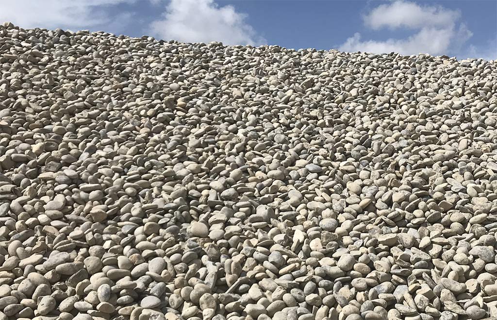 Galets et graviers de décoration de jardin chez Terres de Provence