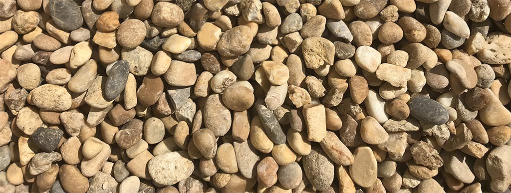 Galets et graviers de décoration de jardin chez Terres de Provence
